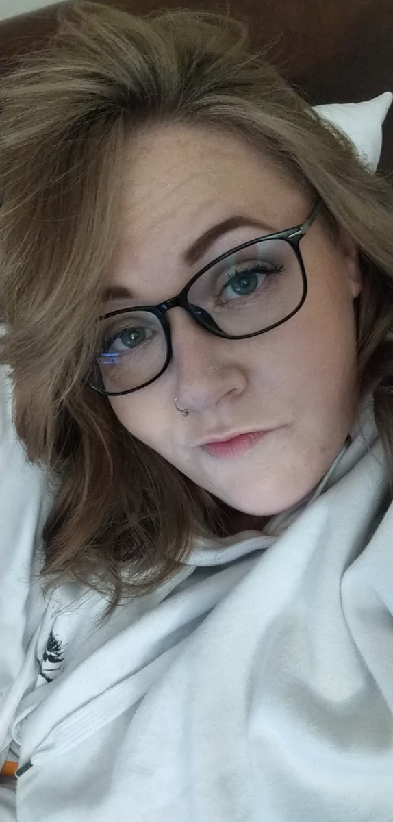 Em / Emily (16067728)